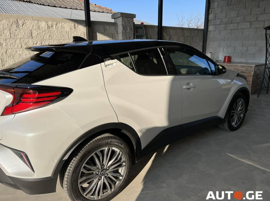 Toyota C-HR: Stylish Compact SUV | auto.ge