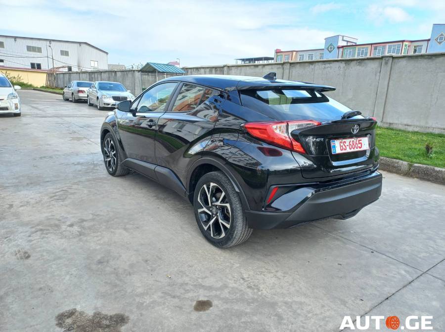 Toyota C-HR: Stylish Compact SUV | auto.ge