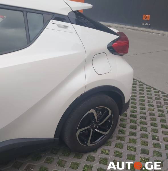 Toyota C-HR: Stylish Compact SUV | auto.ge