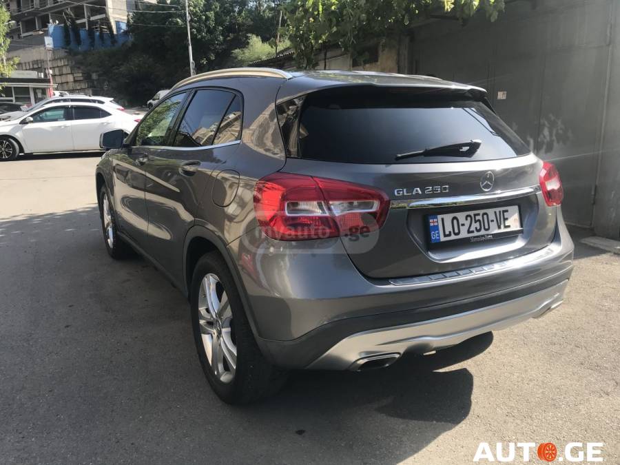 იყიდება Mercedes-Benz, GLA-Class, GLA 250 2.0 2015 განბაჟებული