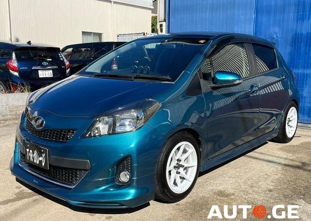 იყიდება Toyota, Vitz 1.3 2012 განუბაჟებელი